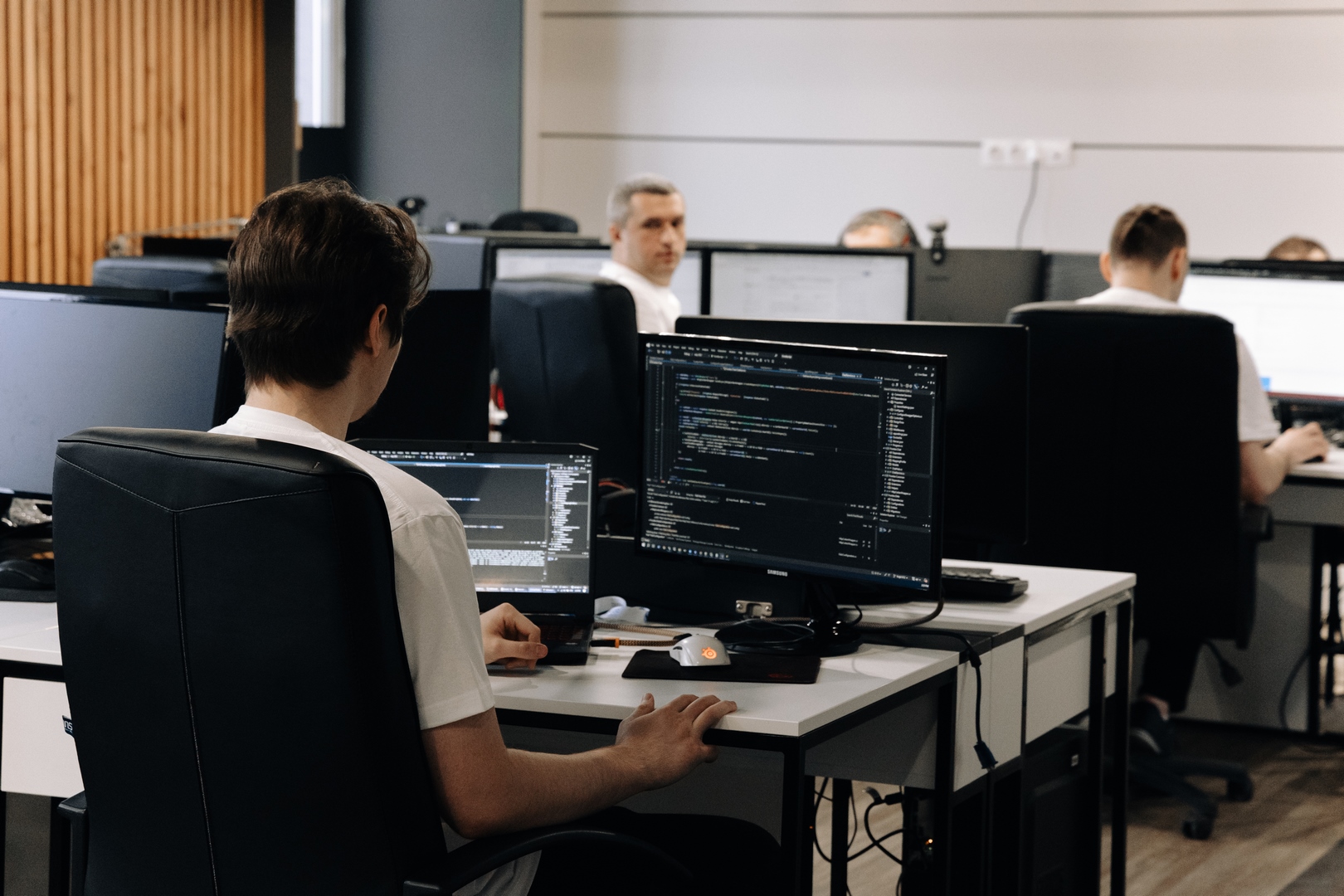 Про нас — Компанія Breeze Software